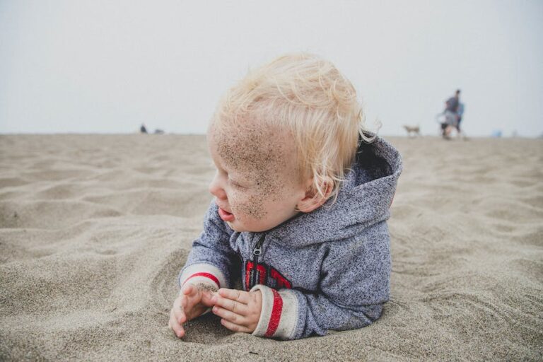 Wann Kinder alleine sitzen können: Wichtige Sicherheitsrichtlinien für ...